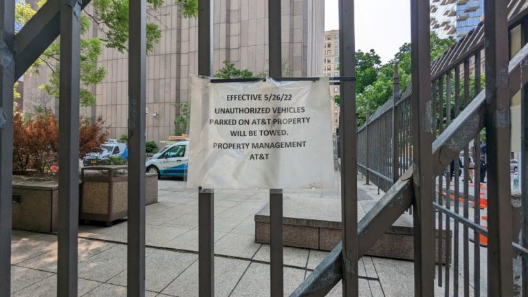 Tribeca Citizen | Nosy Neighbor: Why is the plaza at 33 Thomas closed?